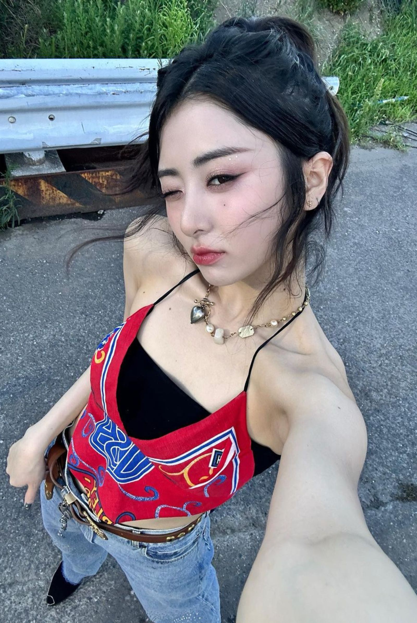 Cop LE SSERAFIM’s Huh Yunjin’s Casual Style