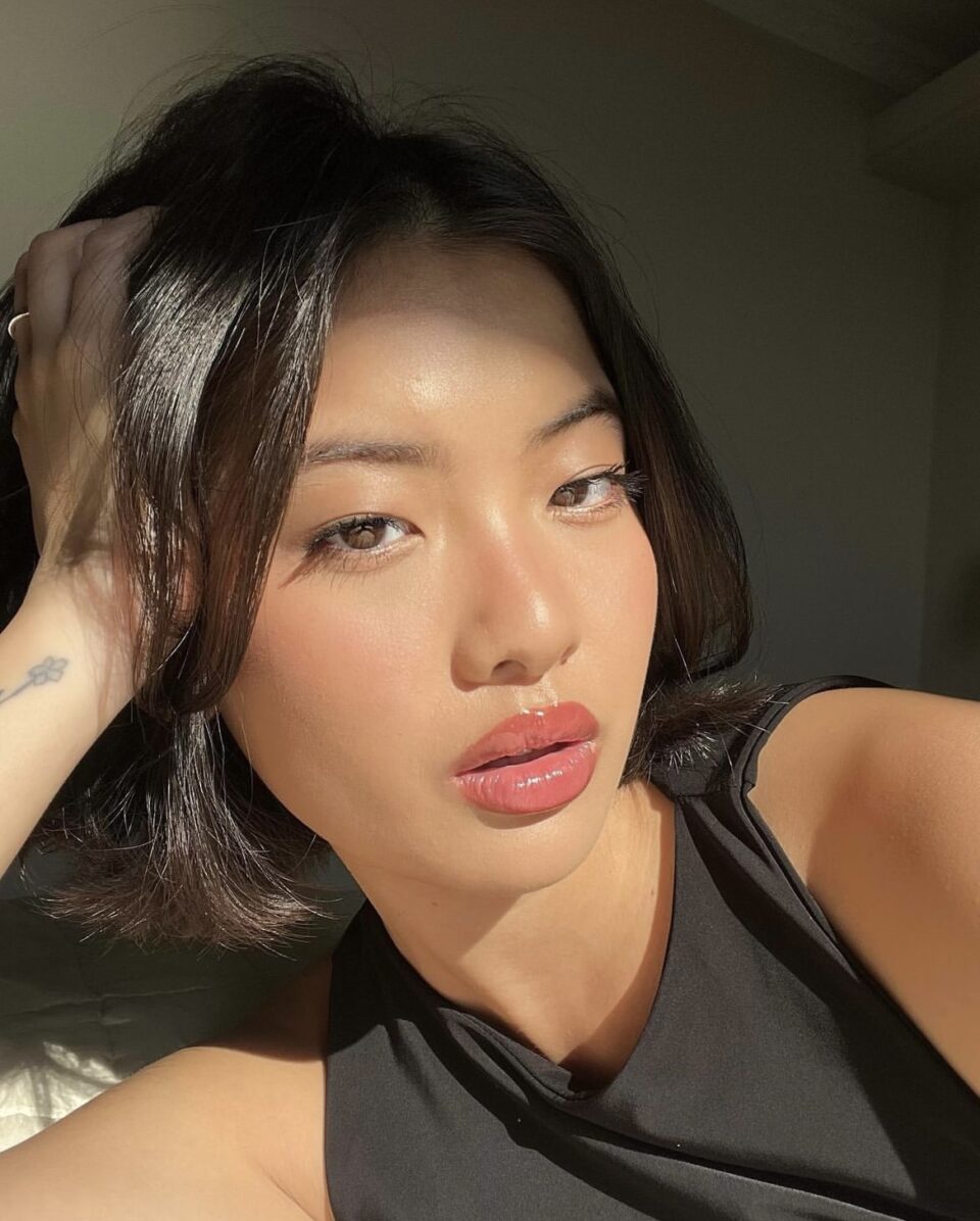 Beginner's Guide: How To Contour Your Face With Blush