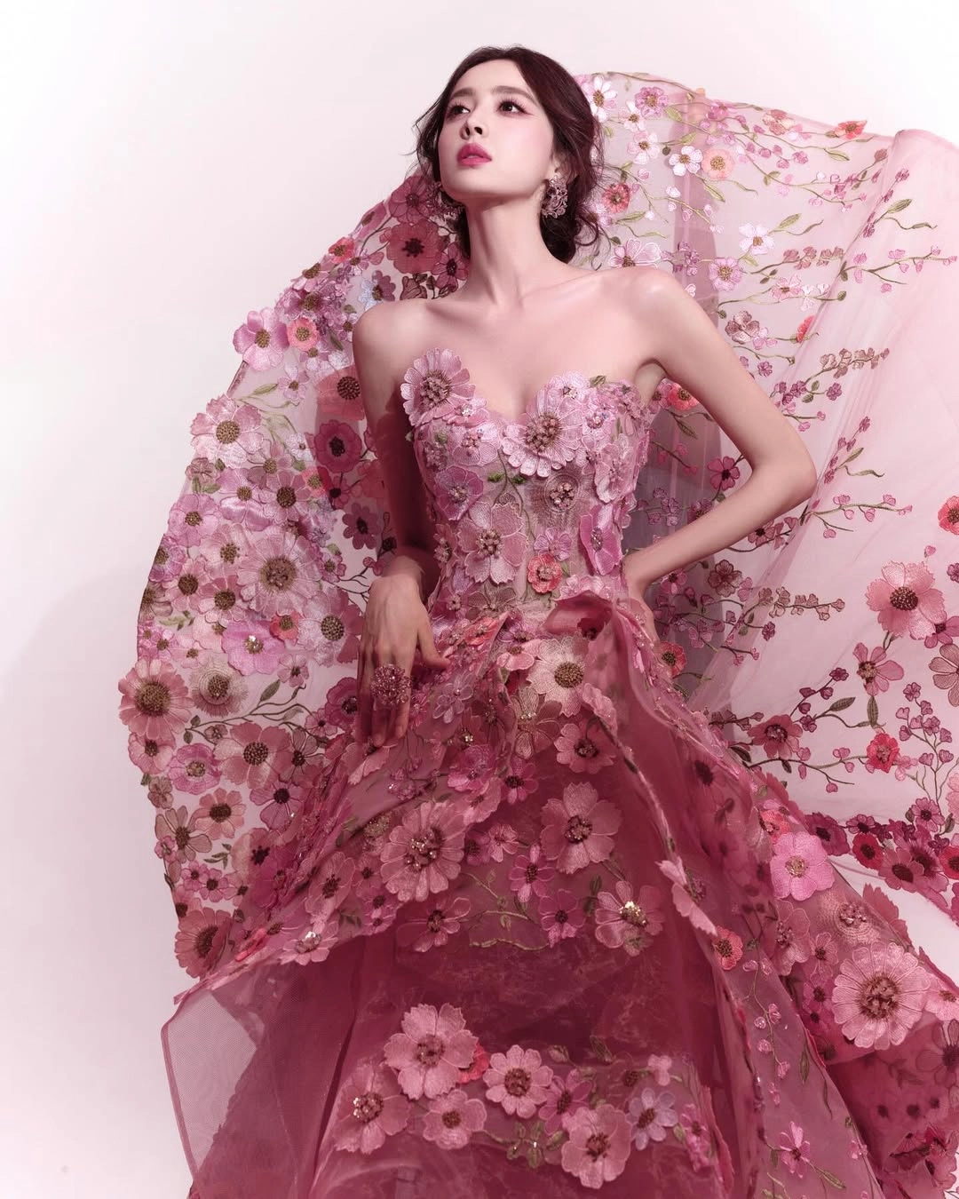 Guli Nazha: China’s Rising Star and Global Beauty Icon