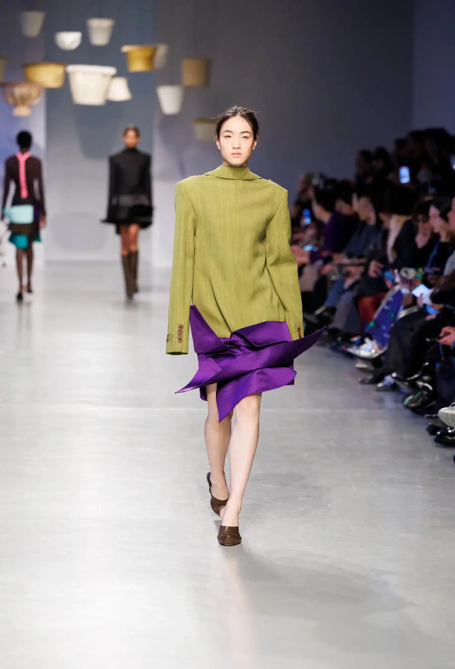 Backwards Fashion Trend: How to Style Clothes in Reverse